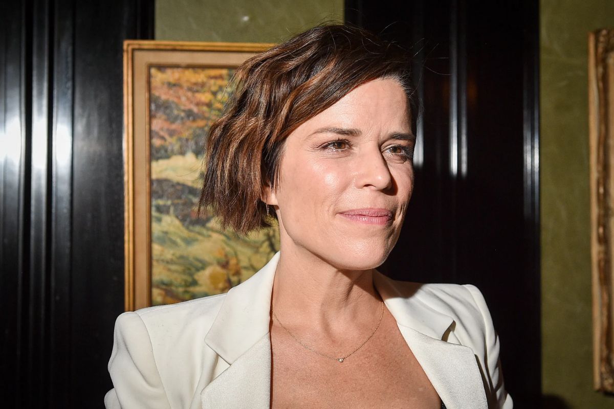 Neve Campbell - Everything You Need to Know - PopOptiq